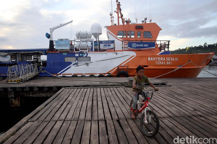 Mengarungi Laut Halmahera Bersama Kapal Bahtera Seva III