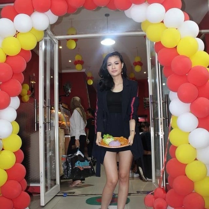 Lahiran Anak Kedua, Pedangdut Hesty Klepek Klepek Hobi Makan Seafood Lahiran Anak Kedua, Pedangdut Hesty Klepek Klepek Hobi Makan Seafood