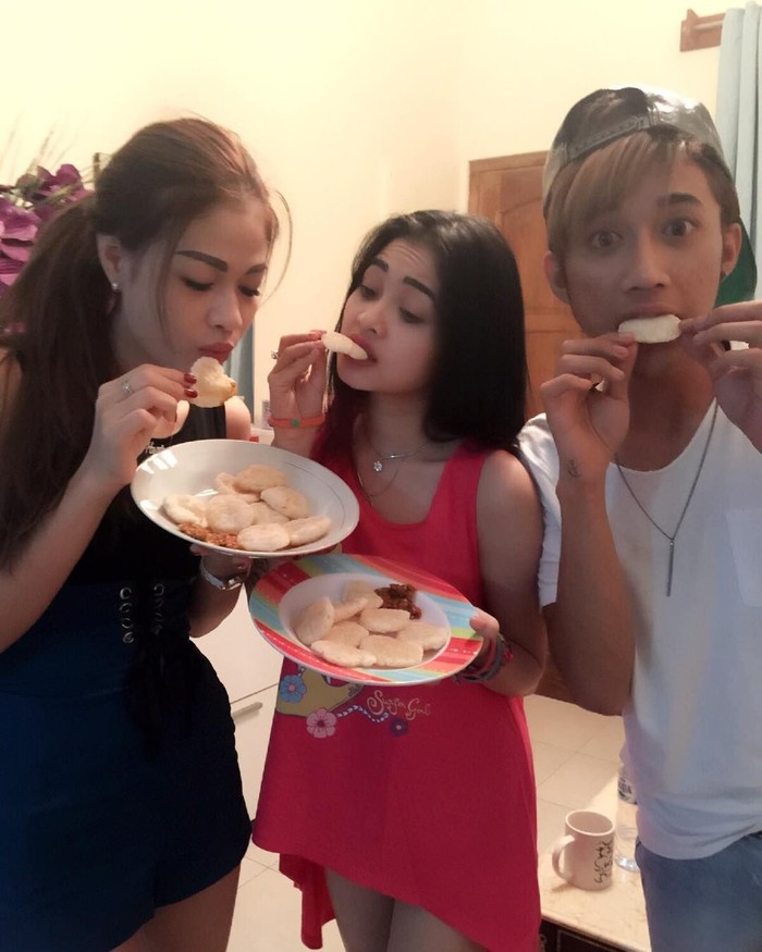 Lahiran Anak Kedua, Pedangdut Hesty Klepek Klepek Hobi Makan Seafood Lahiran Anak Kedua, Pedangdut Hesty Klepek Klepek Hobi Makan Seafood