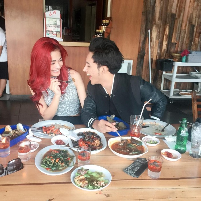 Lahiran Anak Kedua, Pedangdut Hesty Klepek Klepek Hobi Makan Seafood Lahiran Anak Kedua, Pedangdut Hesty Klepek Klepek Hobi Makan Seafood