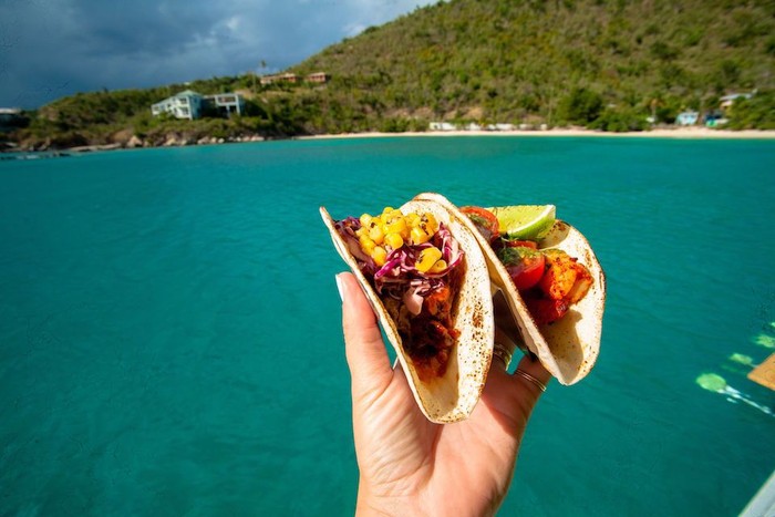 Ini Lime Out, Bar Taco Keren di Tengah Laut Kepulauan Karibia