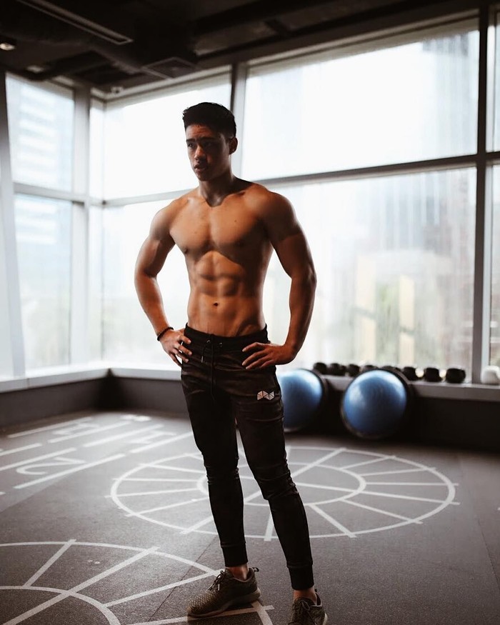 Angkat Beban Sejak Umur 13 Tahun, Begini Jadinya Badan Seksi Enrique Dustin