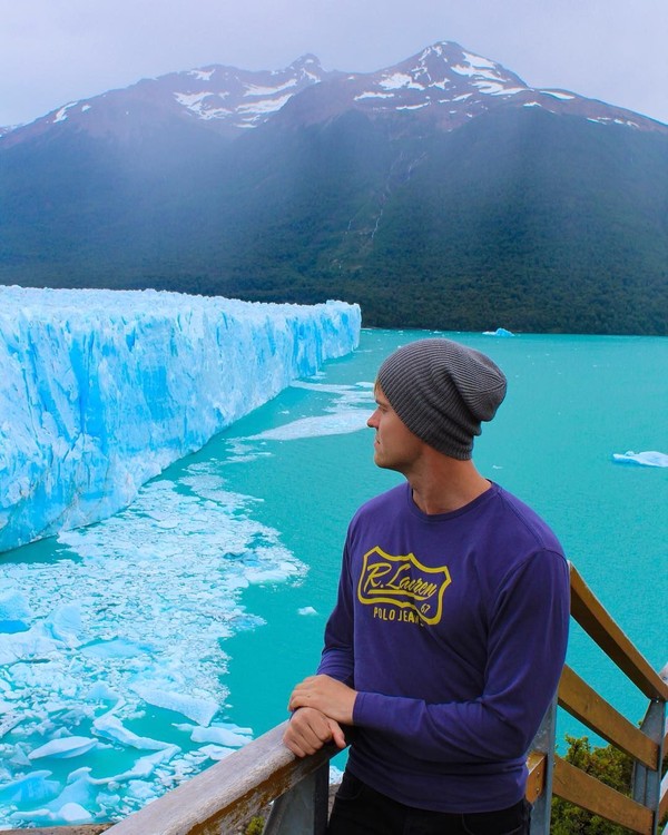 Foto: Gaya Liburan Perawat Ganteng, Jake Grez