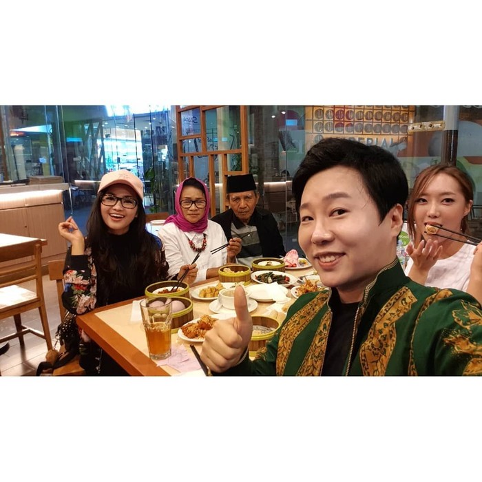 Kulineran Seru Ujung Oppa, YouTuber Korea yang Jadi Mualaf