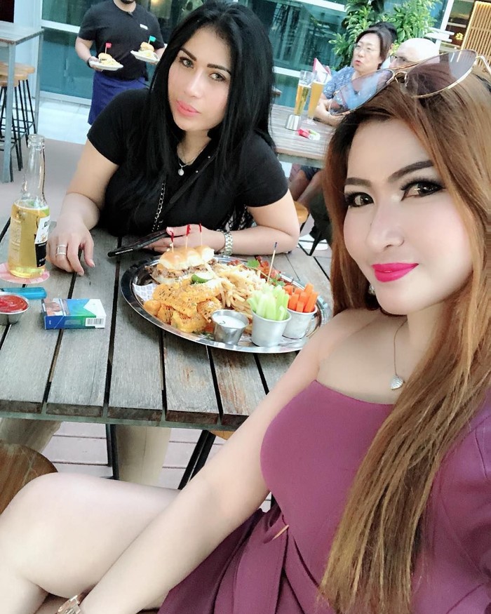 Mengintip Gaya Kulineran Pengacara Seksi Diah Orin yang Bak Sosialita