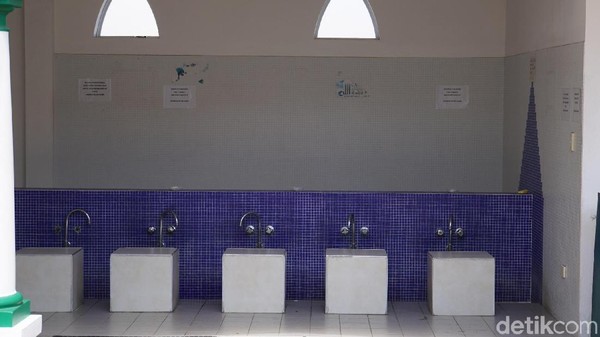 Foto Masjid Perth dan Makanan Halal