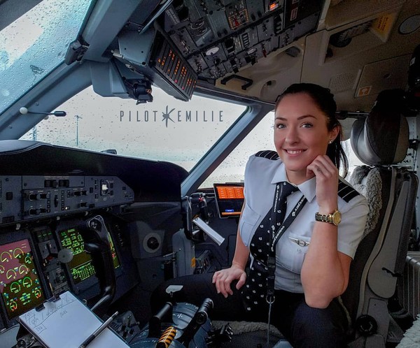 Foto: Liburannya Pilot Seksi Emilie yang Gemar Traveling