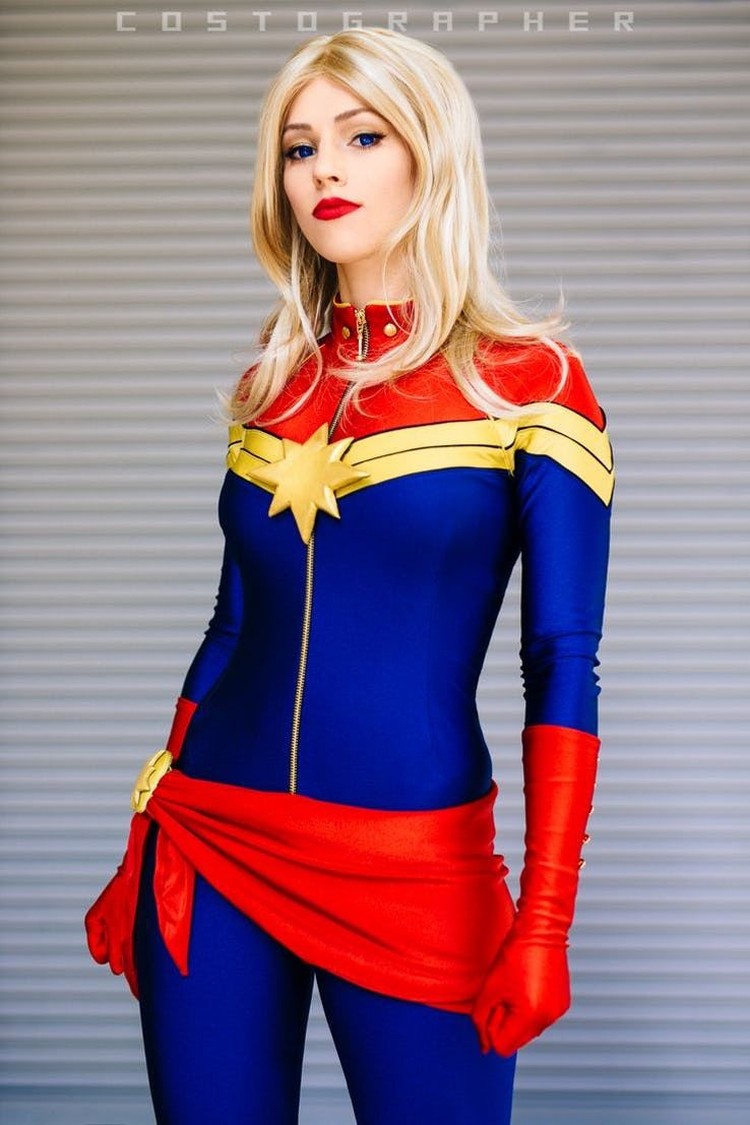 Kumpulan Cosplayer Seksi Perankan Karakter Marvel