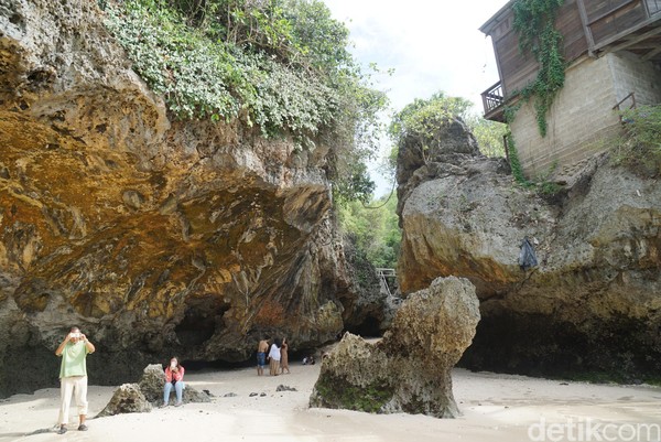 Foto: Pantai Suluban, Pantai Cantik Tersembunyi di Bali