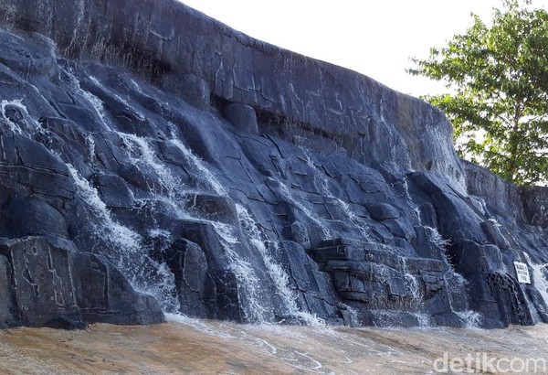 Foto: Air Terjun 'Niagara' dan Pohon Langka di Boyolali