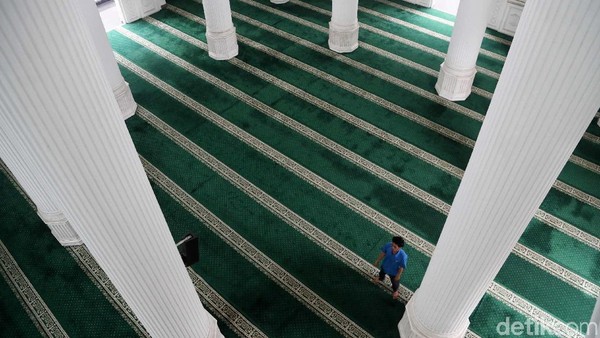 Masjid Ramlie Musofa di Sunter yang Mewah Bagai Taj Mahal