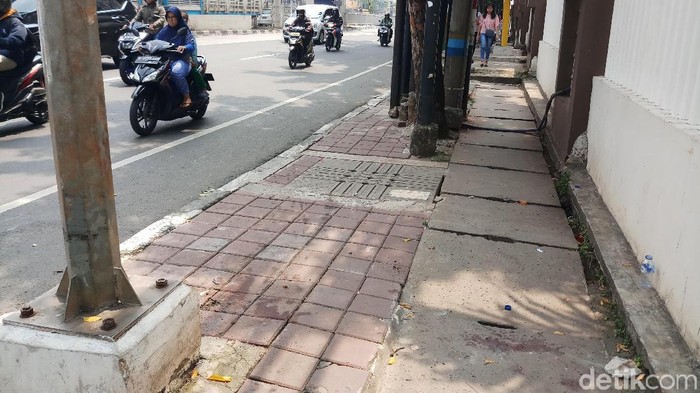 Tabrak Ojol dan 2 Orang, Sopir Sedan Mewah Sempat Kabur Lewat Busway Tabrak Ojol dan 2 Orang, Sopir Sedan Mewah Sempat Kabur Lewat Busway