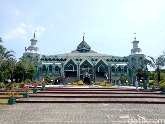 Al Markaz Al Islami, Masjid Terbesar di Timur Indonesia