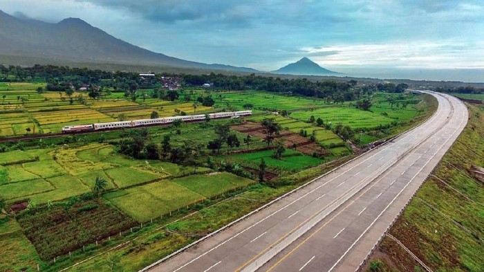 Mudik Lewat Tol Malang-Pandaan Bisa Lihat View Pegunungan yang Keren Mudik Lewat Tol Malang-Pandaan Bisa Lihat View Pegunungan yang Keren