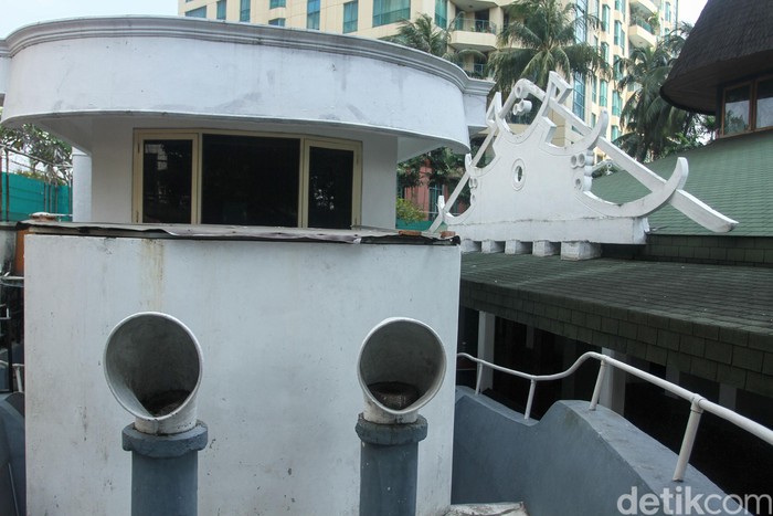 Melihat Lebih Dekat Keunikan Masjid Perahu di Kasablanka
