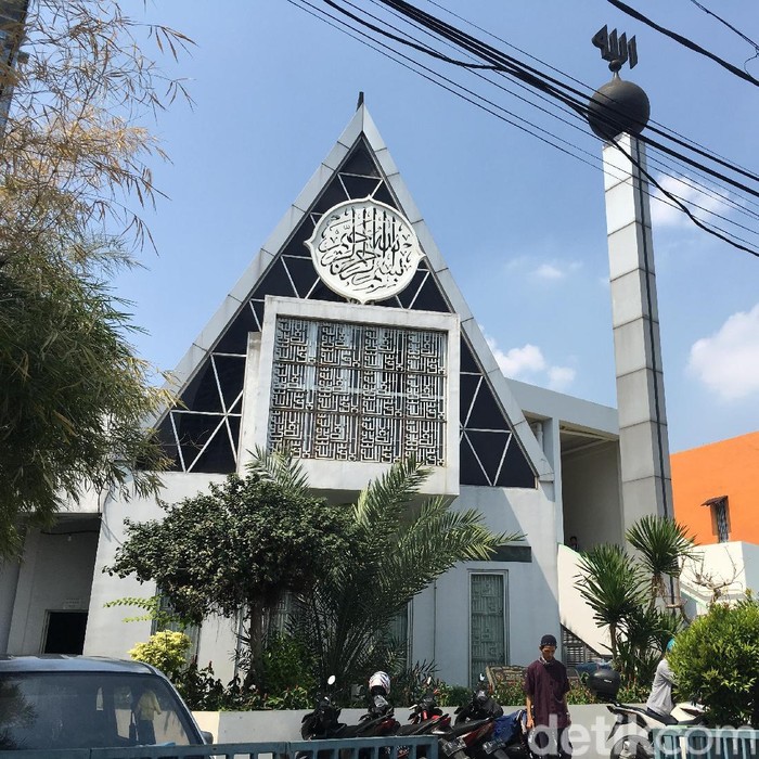 12 Masjid Sentuhan Tangan Ridwan Kamil yang Estetik
