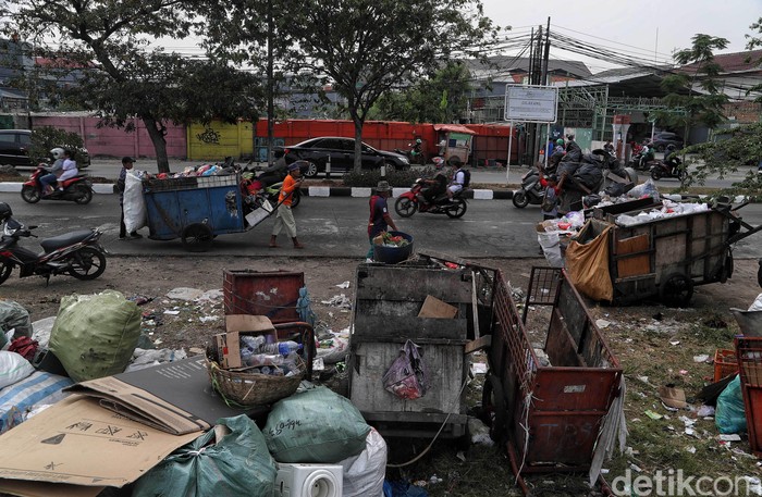 Kisah Pengepul Barang Bekas yang Bikin Resah Warga