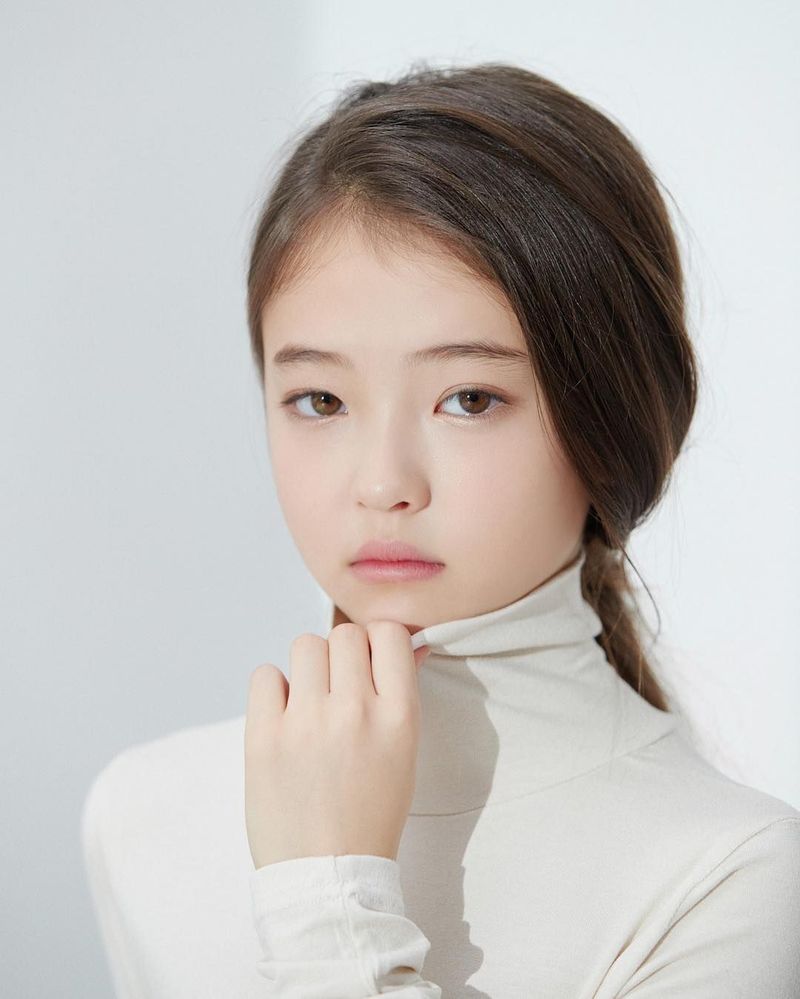 Gaya Liburan Ella Gross, Model Iklan Es Krim Kontroversi