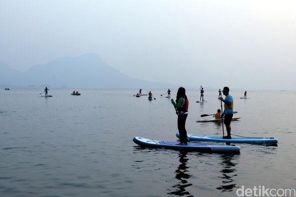 Foto: Bu Susi, Ada Tempat Main Paddle Board Nih di Purwakarta