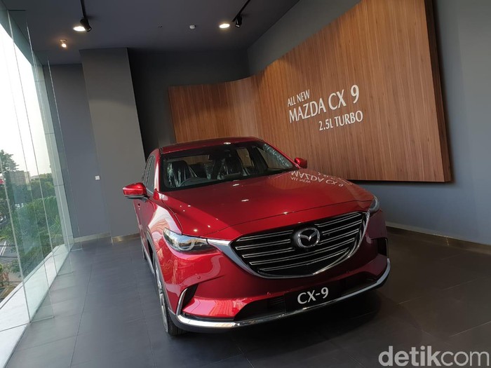 Diler 'Wah' Mazda di Simprug Mirip dengan di Jepang