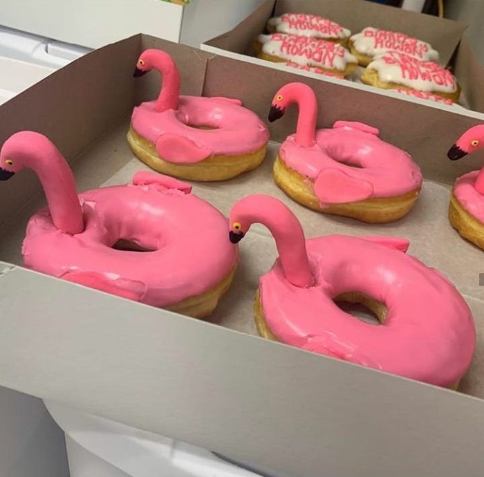 Warna-Warni Donat Bentuk Nanas hingga Elmo yang Empuk Menggemaskan