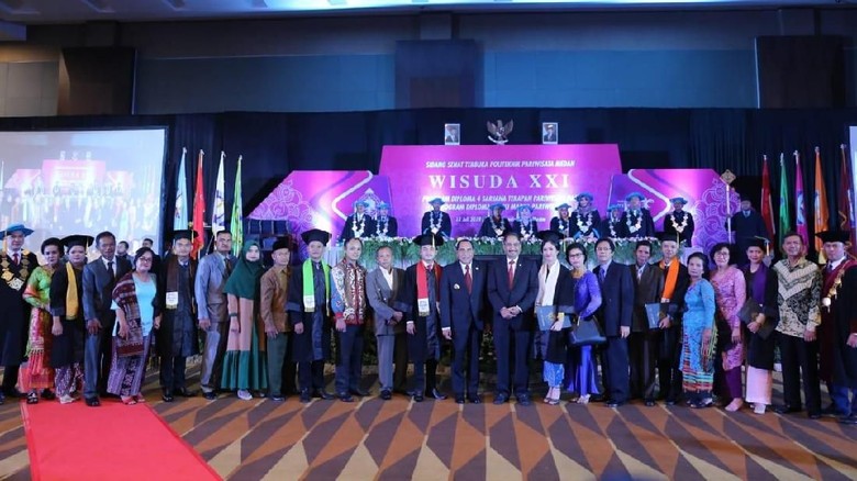 Lulusan Poltekpar Medan Diminta Kelola Wisata Danau Toba Jadi Mendunia Lulusan Poltekpar Medan Diminta Kelola Wisata Danau Toba Jadi Mendunia