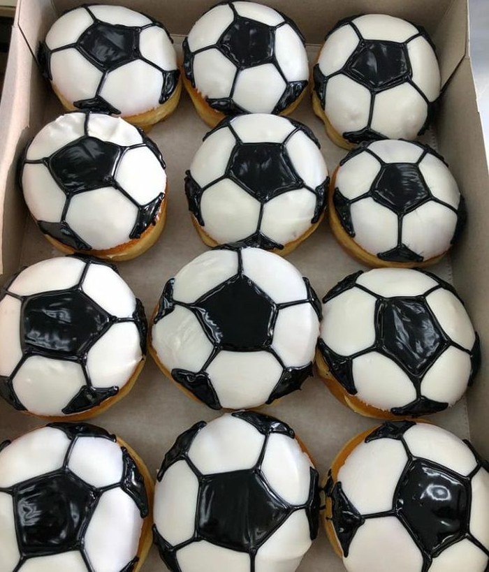 Warna-Warni Donat Bentuk Nanas hingga Elmo yang Empuk Menggemaskan