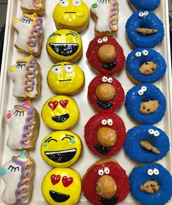 Warna-Warni Donat Bentuk Nanas hingga Elmo yang Empuk Menggemaskan