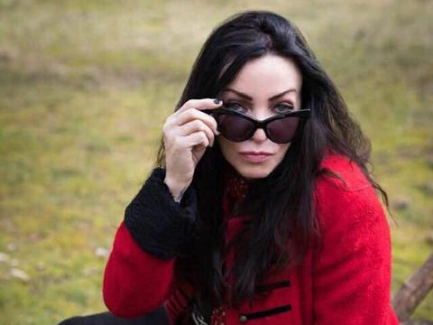 Mantan Model Ini Nikahi Anjing Setelah Gagal Dalam 220 Kencan