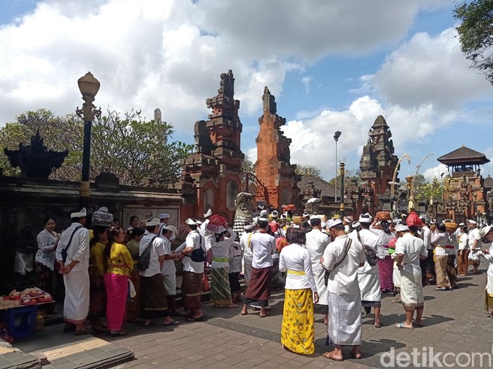 10 Fakta Hari Raya Galungan dan Kuningan yang Dirayakan Umat Hindu 10 Fakta Hari Raya Galungan dan Kuningan yang Dirayakan Umat Hindu