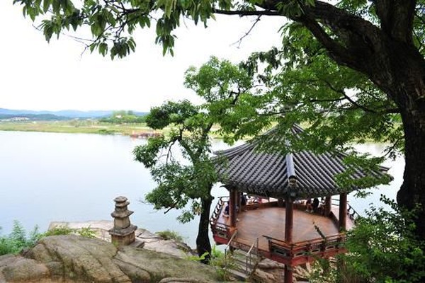 Foto: Kuil Paling Romantis di Korea Selatan