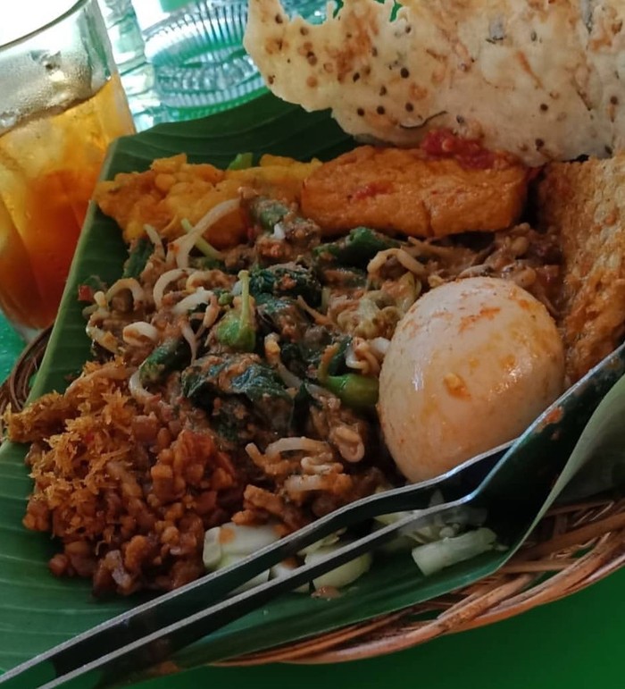Biar Tetap Sehat Pagi Ini Enaknya Makan Pecel Pincuk yang Sedap