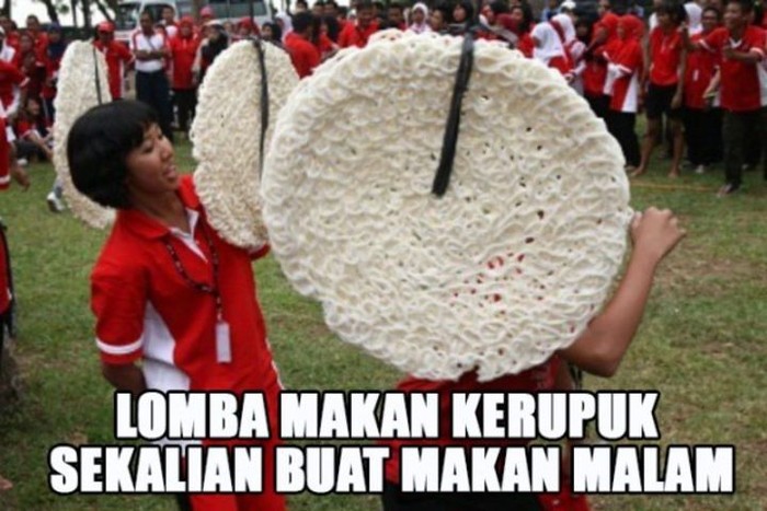 Ikutan Lomba Makan Kerupuk? Lihat Dulu 10 Meme Kocak Ini