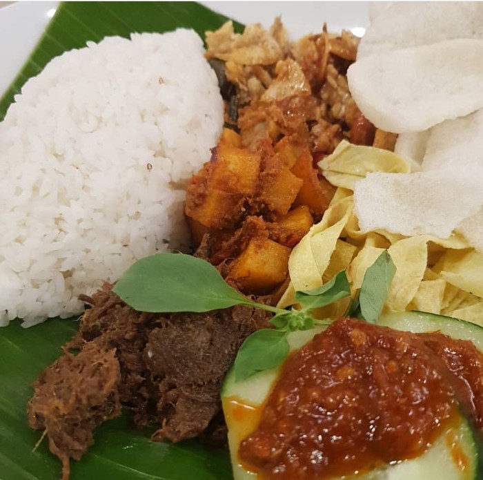 Ayo, Sarapan Nasi Langgi, Nasi Campur Paling Enak di Jawa!