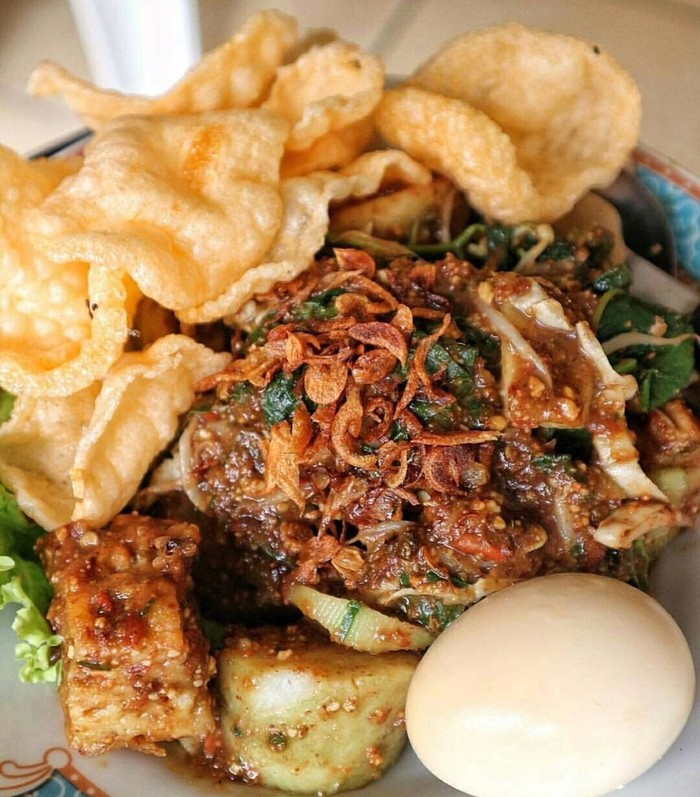 Biar Sehat, Pagi Ini Sarapan Lotek yang Mlekoh Penuh Sayuran