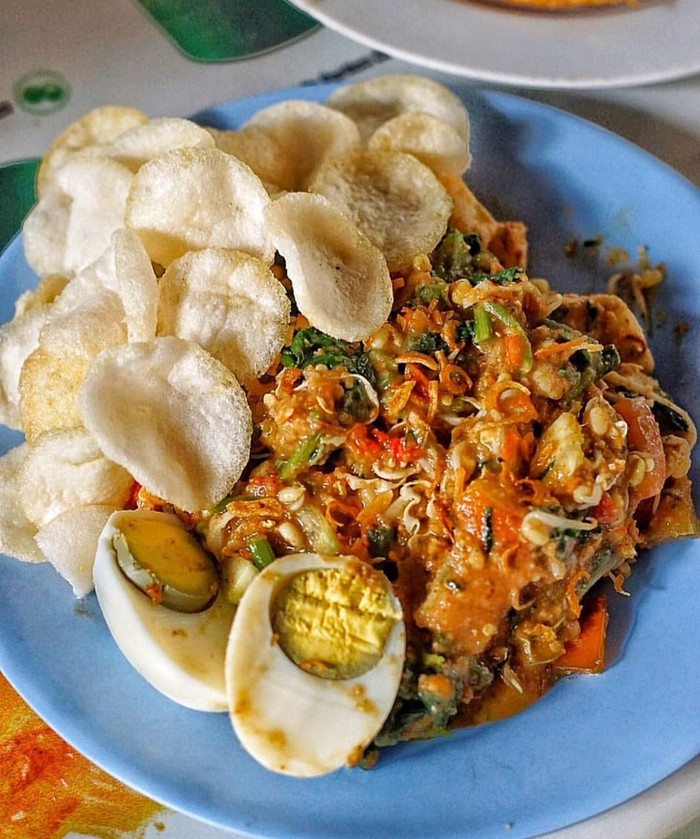 Biar Sehat, Pagi Ini Sarapan Lotek yang Mlekoh Penuh Sayuran