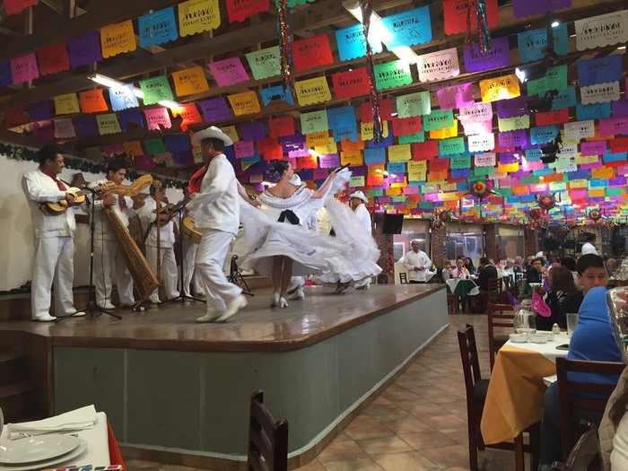 Berkunjung ke Restaurante Arroyo, Salah Satu Restoran Terbesar di Dunia