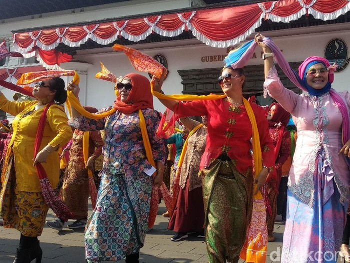 Sejarah dan Asal-usul Tari Ketuk Tilu yang Jadi Awal Mula Lahirnya Jaipong Sejarah dan Asal-usul Tari Ketuk Tilu yang Jadi Awal Mula Lahirnya Jaipong