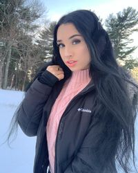 Liburan Model yang Habiskan Rp 4,3 M dengan Pacar 48 Tahun Lebih Tua