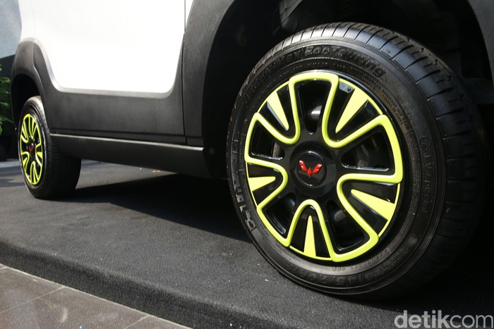 Mobil Listrik Mungil Wuling E100 Hadir di Jakarta