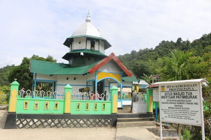 Foto: Masjid yang Dibangun 3 Agama di Papua