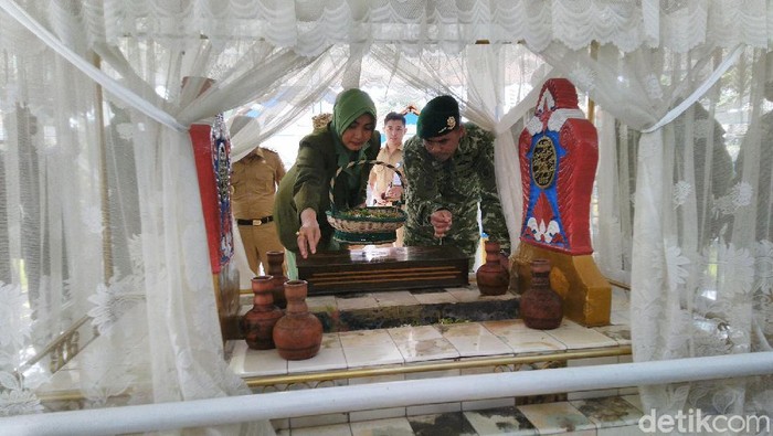 HUT ke-70, Brigif Raider 13 Ziarah ke Makam Bupati Galuh Ciamis