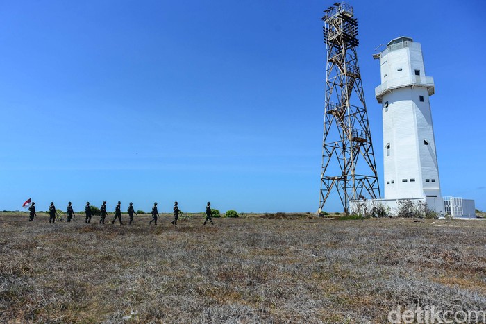 Tinggi Menjulang Menara Pantau di Pulau Paling Selatan RI