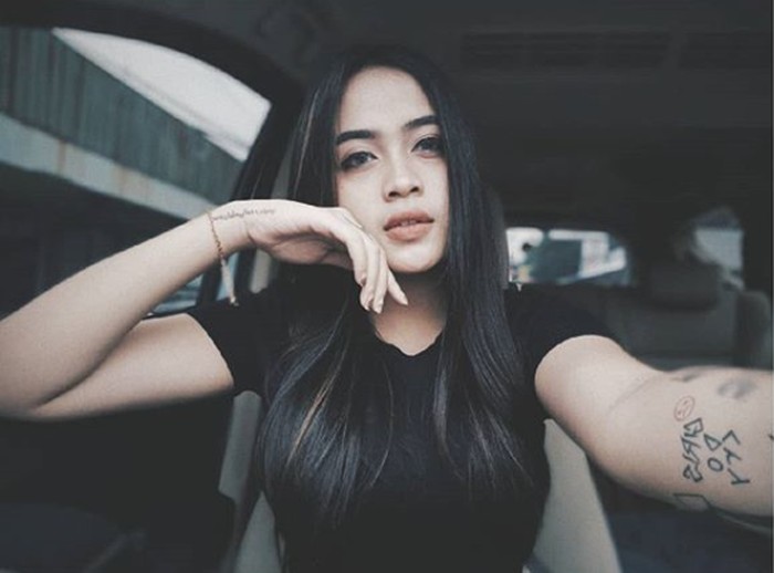 Fakta dan Penampilan Pedangdut Seksi Xena Xenita