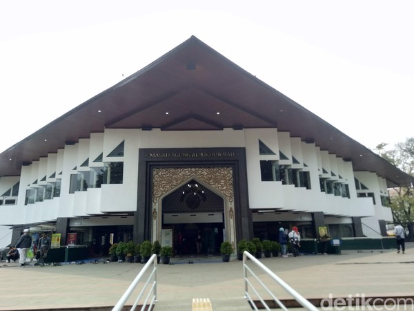Foto: Dulu 'Gedung Setan' Freemason, Sekarang Masjid Cantik