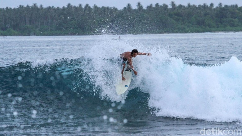 Catat! Ini Destinasi Surfing Populer di Sinabang