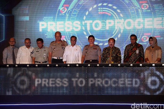 Korlantas Polri Luncurkan Aplikasi Registrasi SIM Online dan Smart SIM Korlantas Polri Luncurkan Aplikasi Registrasi SIM Online dan Smart SIM