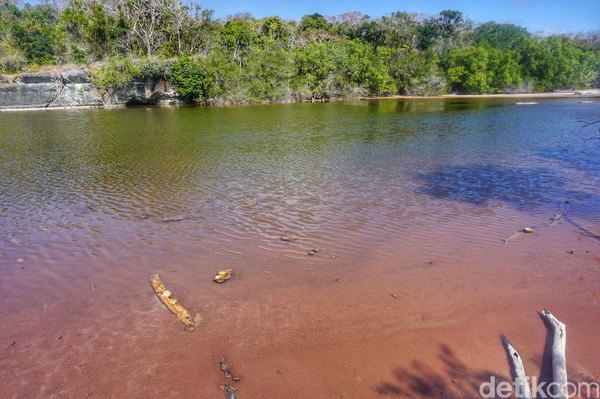 Keajaiban Alam di Indonesia: Danau Merah