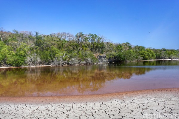 Keajaiban Alam di Indonesia: Danau Merah