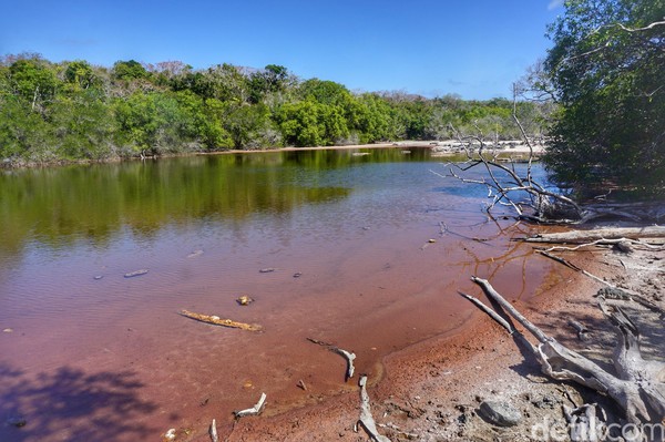 Keajaiban Alam di Indonesia: Danau Merah